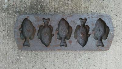 Vintage Lodge Cast Iron Fish Cornbread Pan Mold for sale in Fort Worth ...