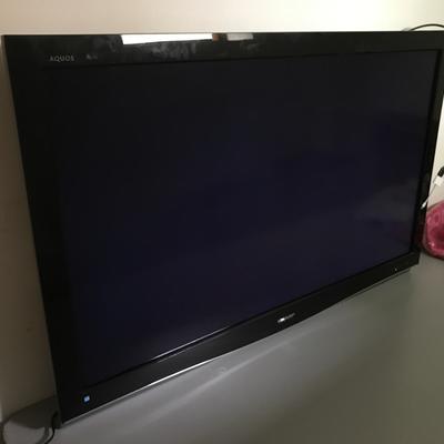 SHARP AQUOS 52" 1080p LCD HDTV w/ ATSC Tuner HDMI LC-52D62U with wall ...