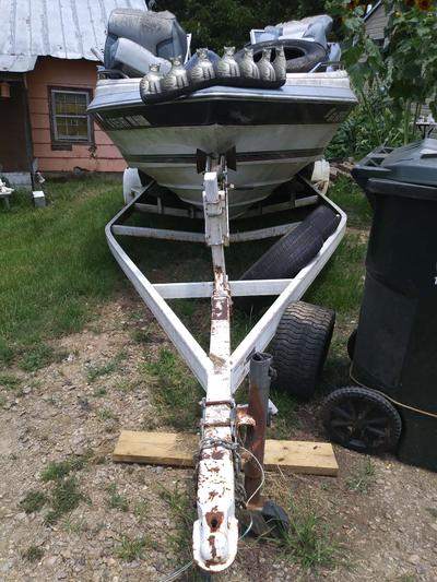 86 bayliner boat with bathroom onboard motor for sale in Greensboro, GA ...