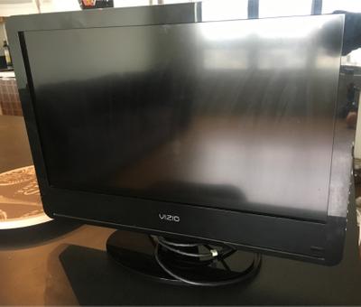 Vizio 22 inch HDTV w/ remote for sale in Chicago, IL - 5miles: Buy and Sell