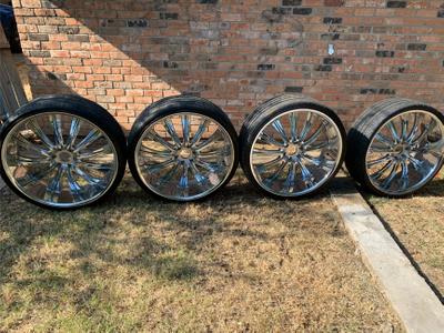 28 inch rims 6 lugs for sale in Duncanville, TX - 5miles: Buy and Sell