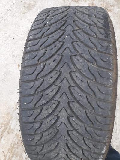 Tire 305 40 R22 for sale in Dallas, TX - 5miles: Buy and Sell