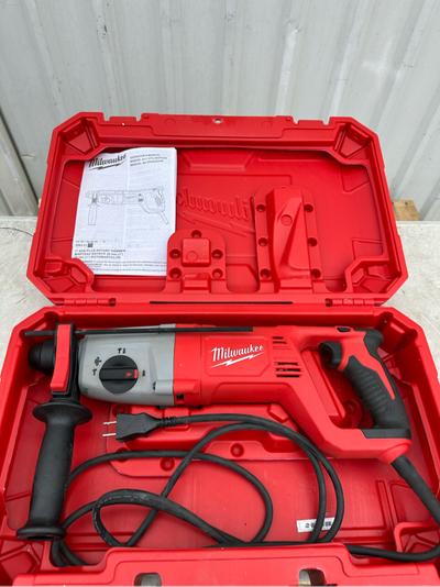 Milwaukee 8 Amp Corded 1 In Sds D Handle Rotary Hammer Used Perfect