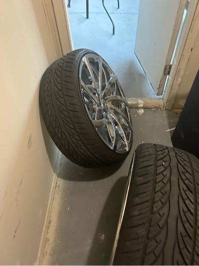24inch rims 5 lug rode on them for 3 months good tires no bends cracks ...