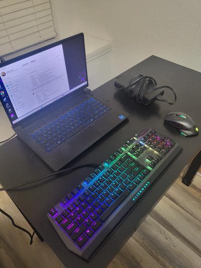 Alienware M15 R7 Laptop 512GB Black Alienware Keyboard & Wireless Mouse ...