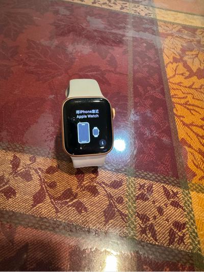 Model A2351 32GB GPS. Apple Watch SE 40 MM rose gold color. Aluminum ...
