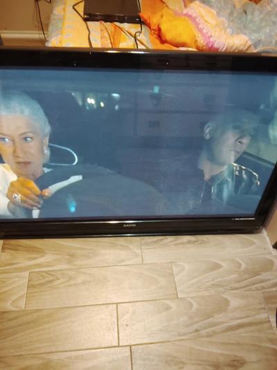 I'm Selling a 65 INCH SANYO TV With A New REMOTE and Black Stereo with ...