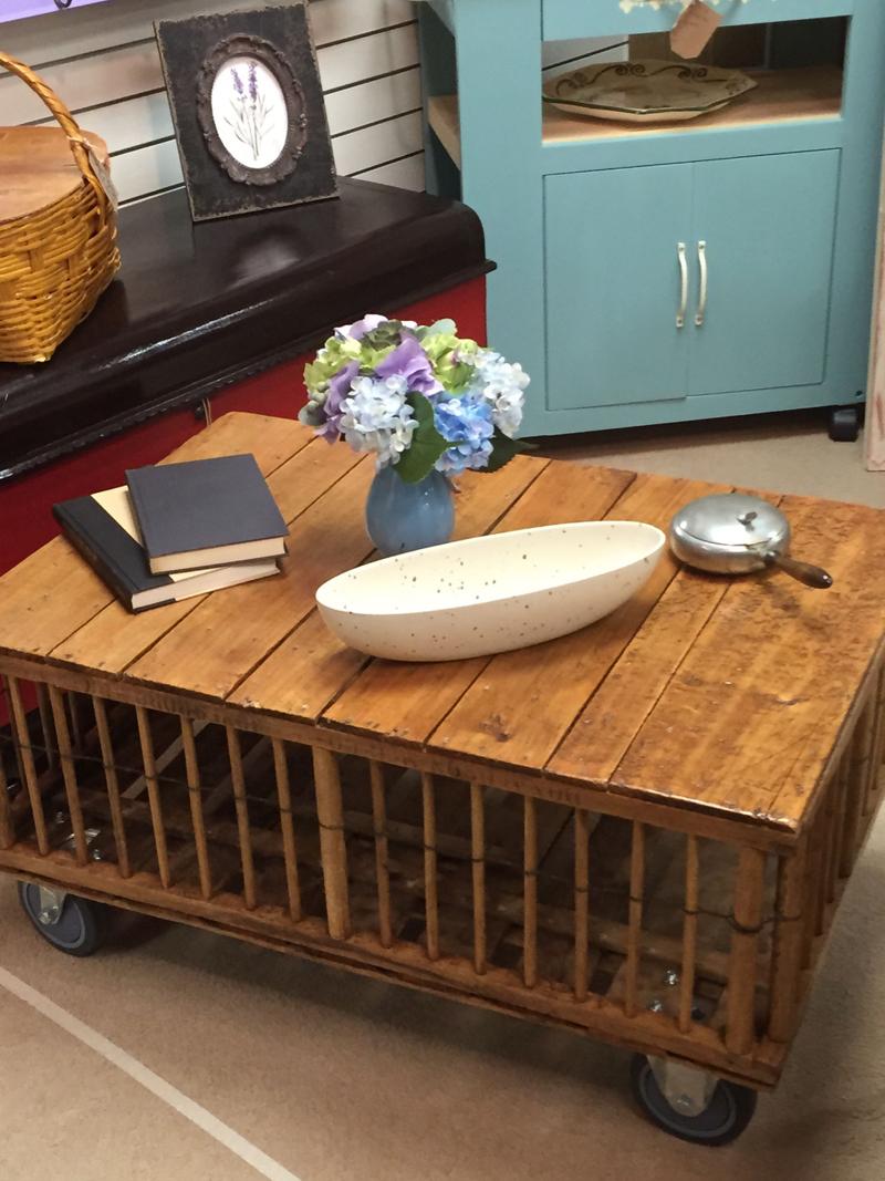 Great rustic chicken crate coffee table Trap door underneath so you can ...