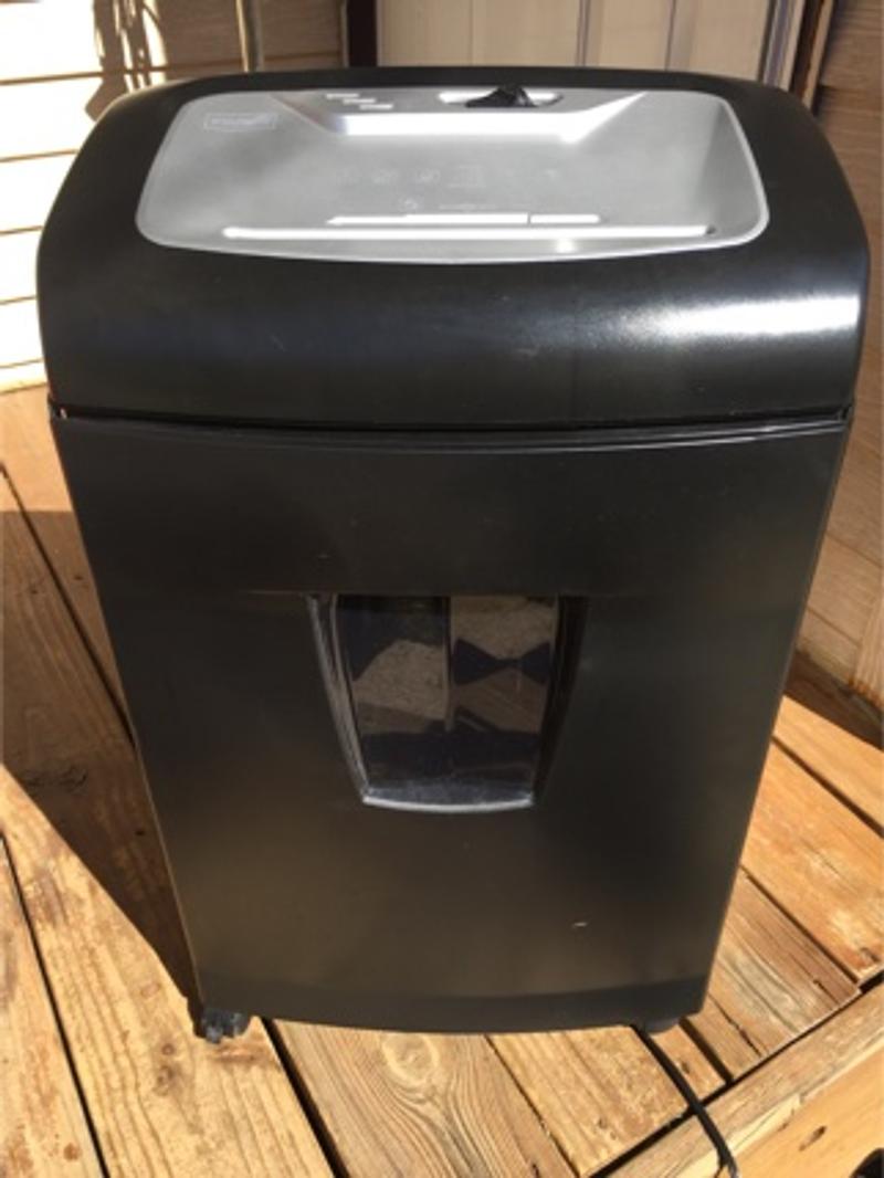 Staples Shredder Model Spl txc15A For Sale In Mohnton PA 5miles Buy staples-shredder-model-spl-txc15a-for-sale-in-mohnton-pa-5miles-buy