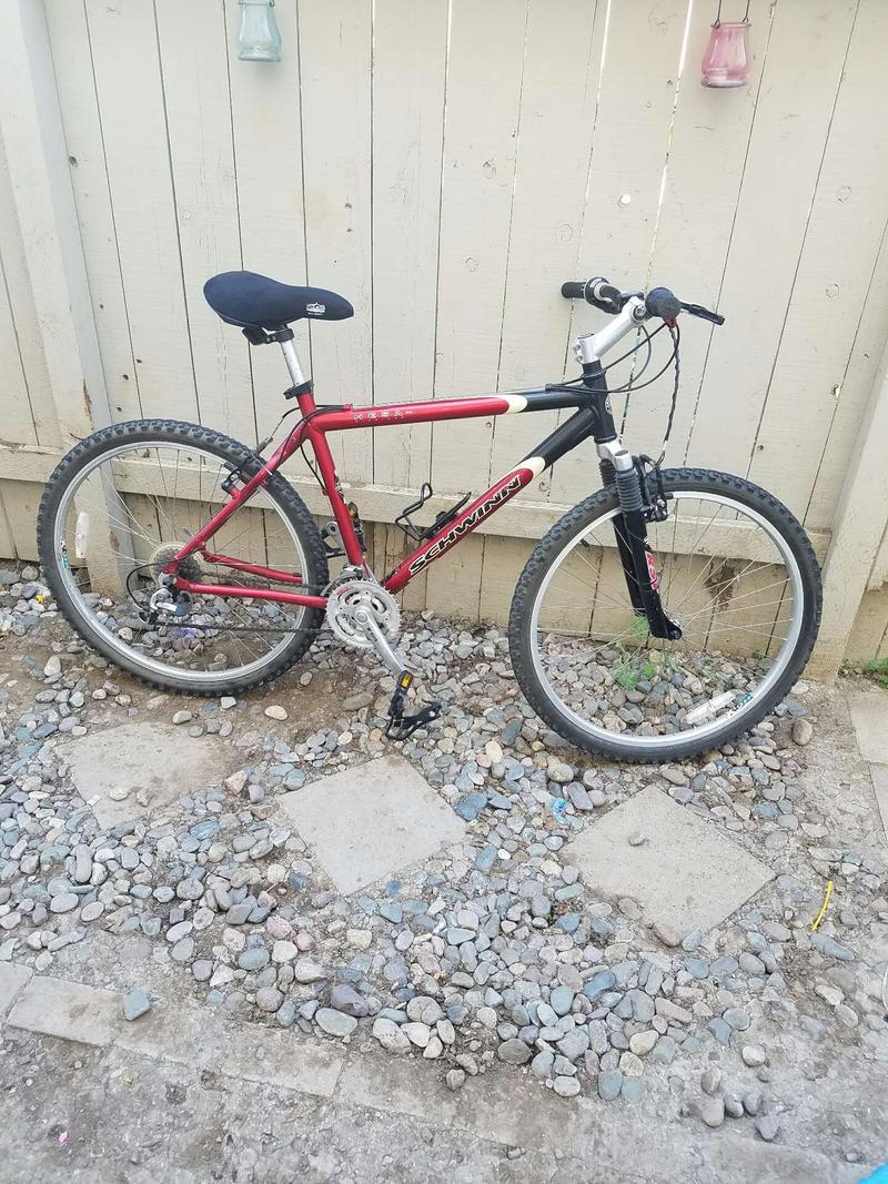 Schwinn mesa gs aluminium mountain bike for sale in Placentia, CA - 5miles: Buy and Sell