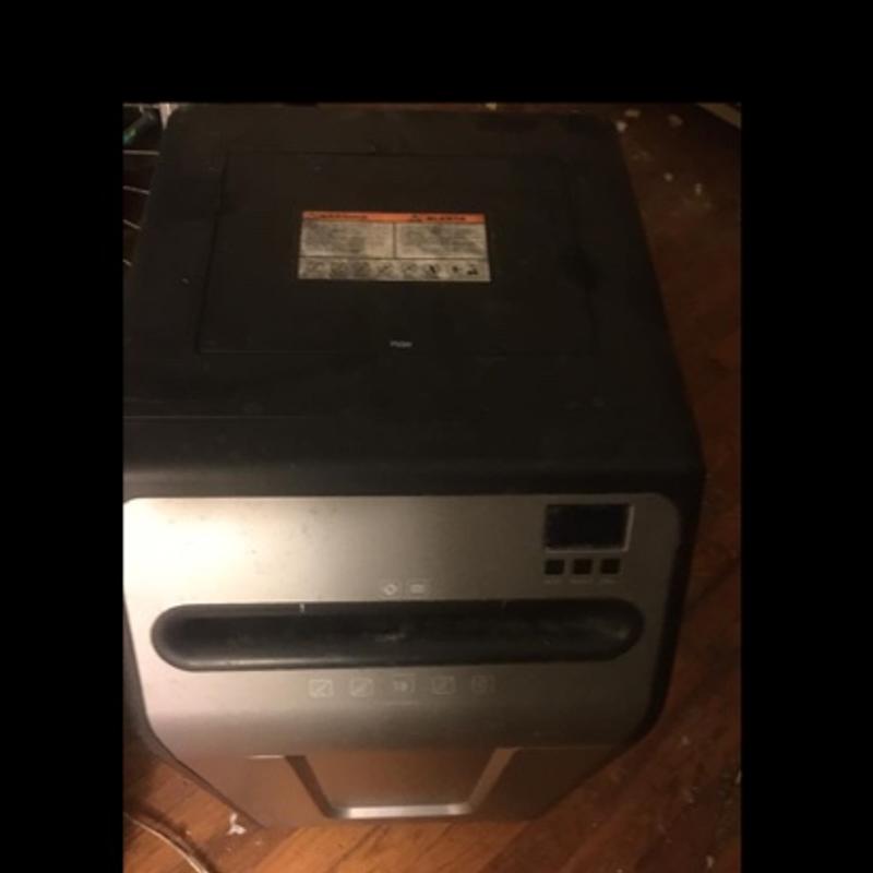 Staples SPL-XC180P 24 Sheet Professional Series Cross Cut Shredder, Works Great! for sale in New ...