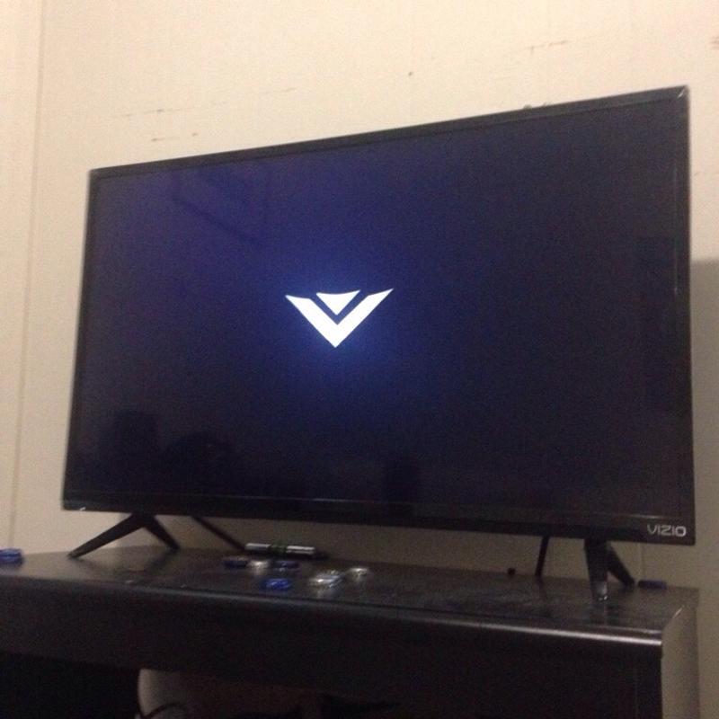 32 inch Vizio Flat Screen TV for sale in Brockport, NY - 5miles: Buy ...