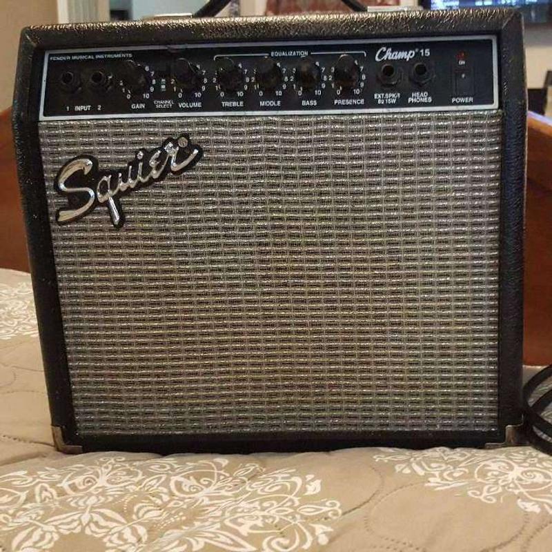 Squier Champ Fender 15 Portable Guitar Amplifier And Speaker for sale ...