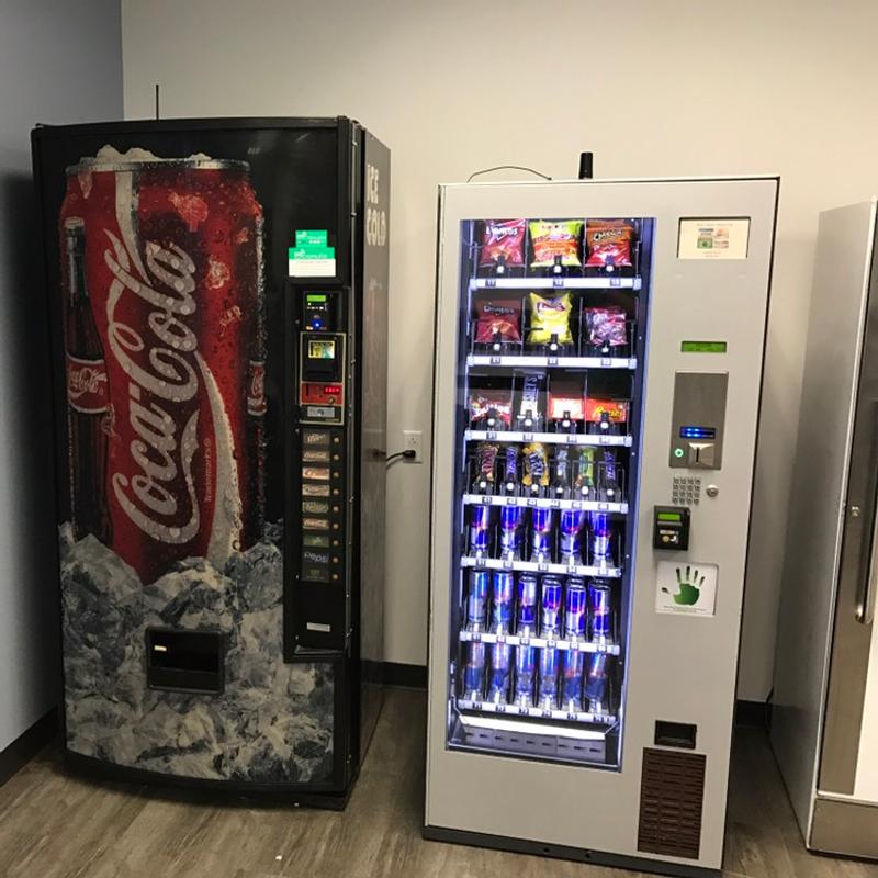 PRICE REDUCED Fully Automated Vending Machine With Credit Card Reader PRICE REDUCED Fully Automated Vending Machine With Credit Card Reader