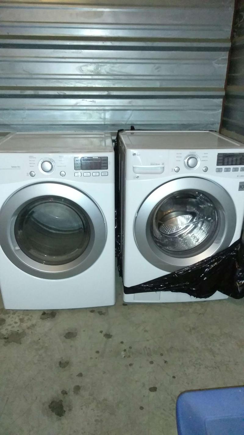 Like new LG Front Loading Washer (DLE3170W) & Dryer (WM3270CW) Moving ...