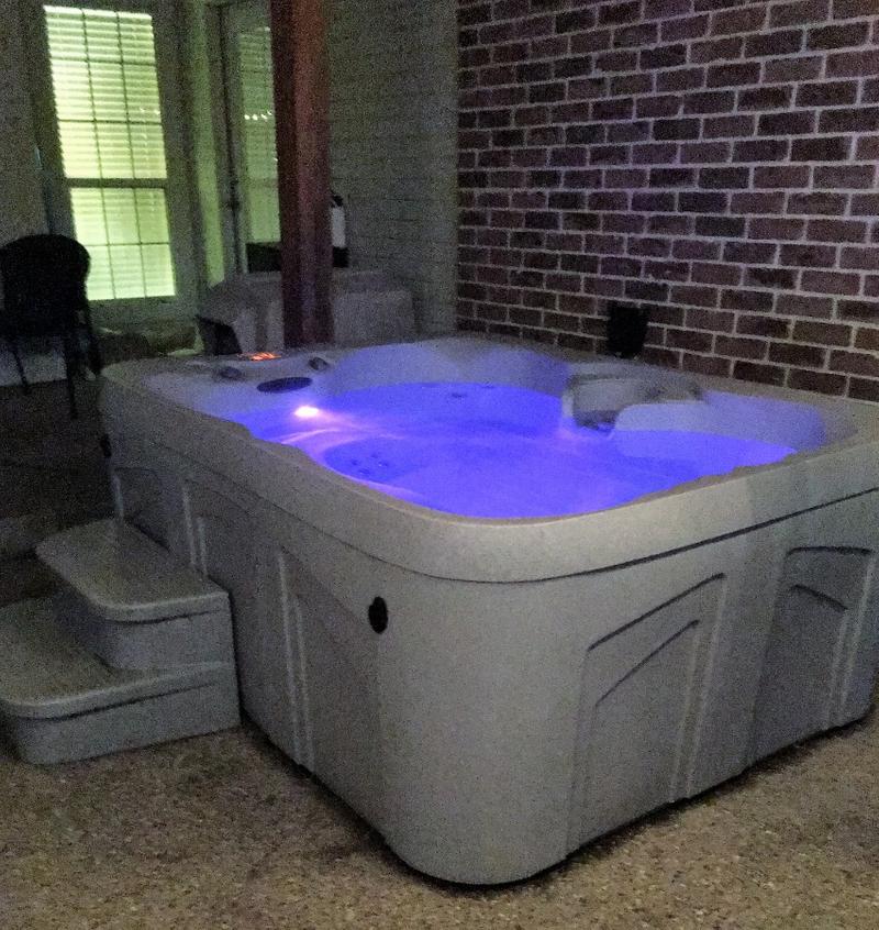 FreeFlow Spas Azure Hot Tub 4 person, Steps, Cover, Regular 110V ...