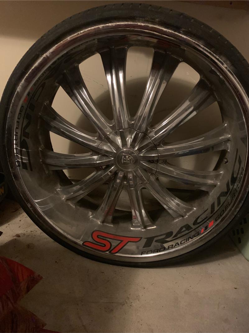 26 rim used 255/30/26 5 lugs (only 1) for sale in Katy, TX - 5miles ...