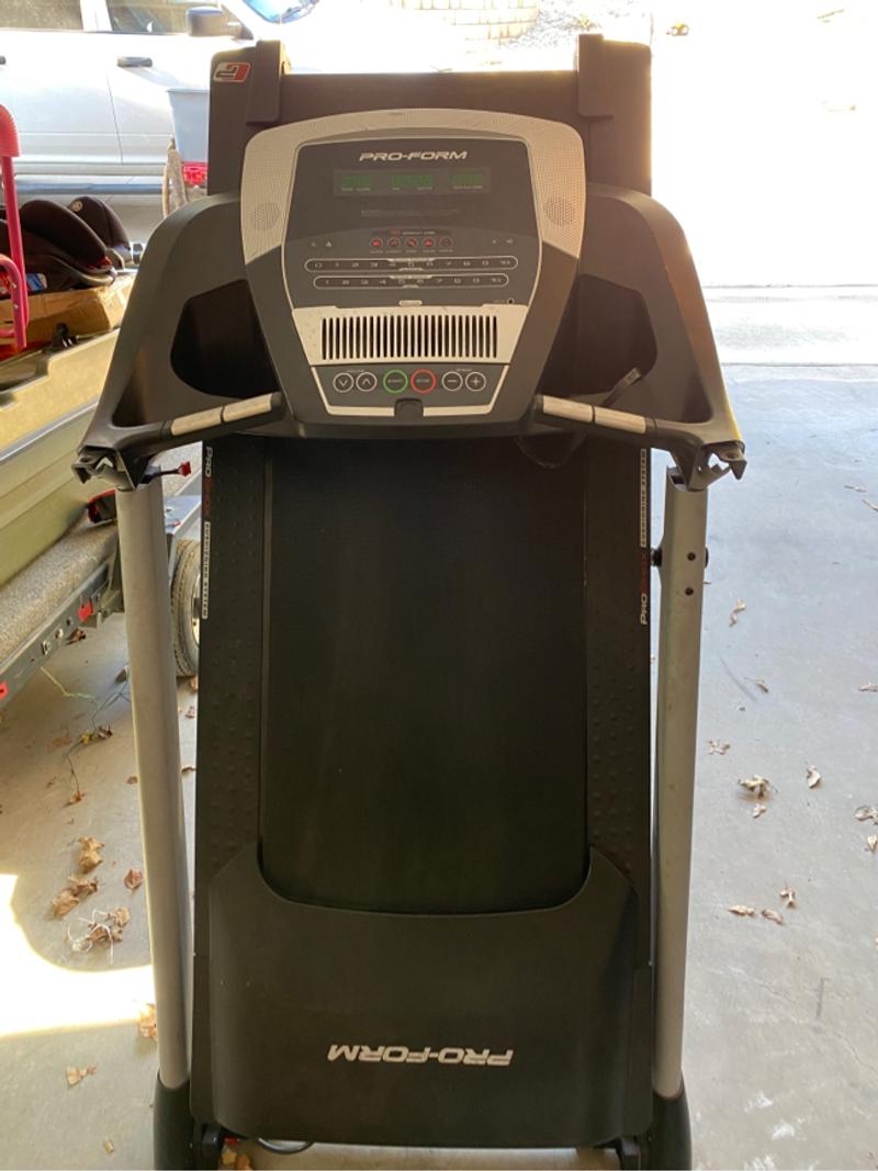 Pro-form 400 C gym treadmill for sale in Cedar Hill, TX - 5miles: Buy ...