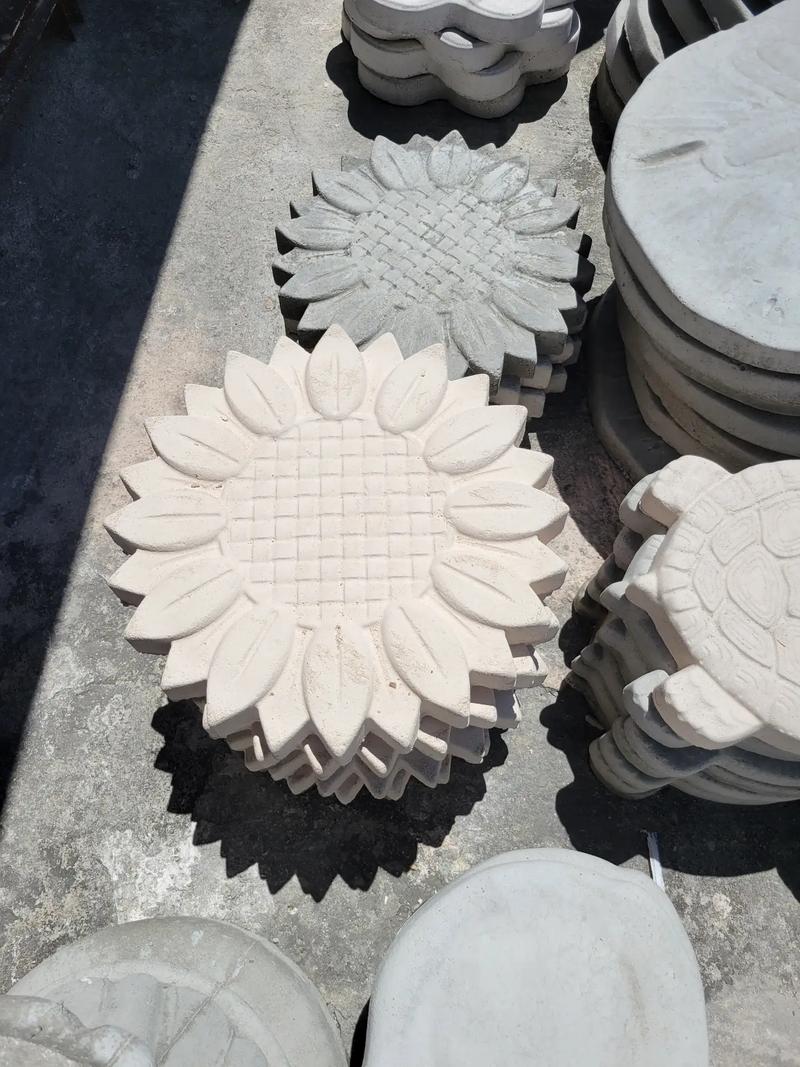 Concrete Sunflower Stepping Stones / Cement Backyard Patio Pavers ...