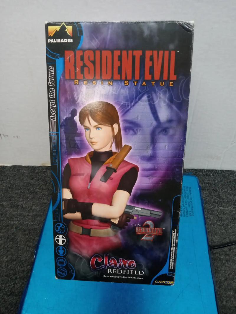 Resident evil rise and statue Claire redfield from resident evil 2 for ...