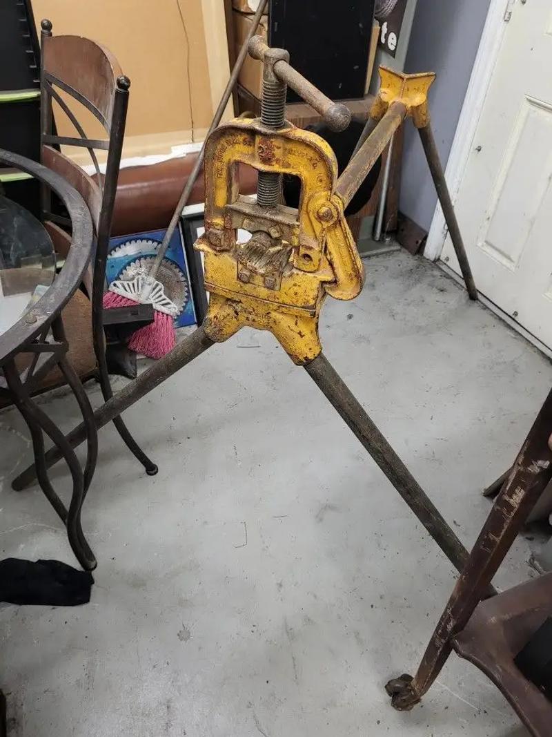 Ridgid 2 1/2" Standing Pipe Vise No. 16 With Stand Vice Tools Tool Shop ...