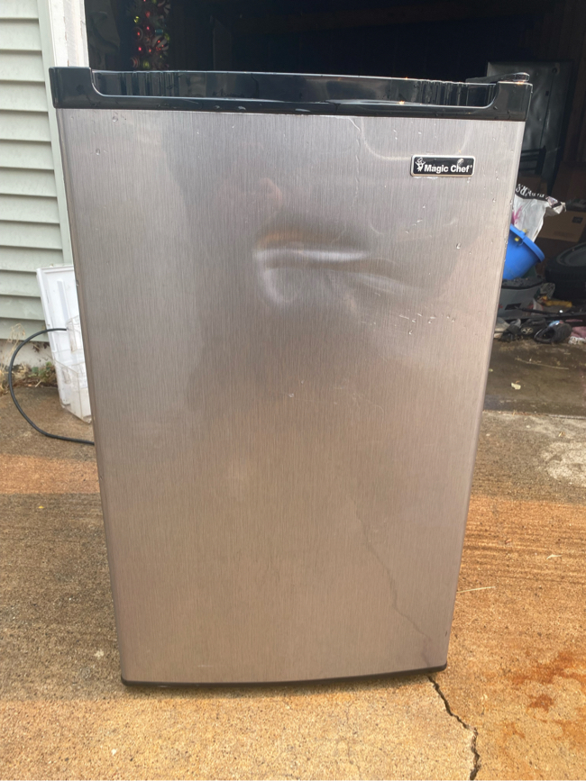 Sanyo Mini Fridge for sale | Only 3 left at -75%